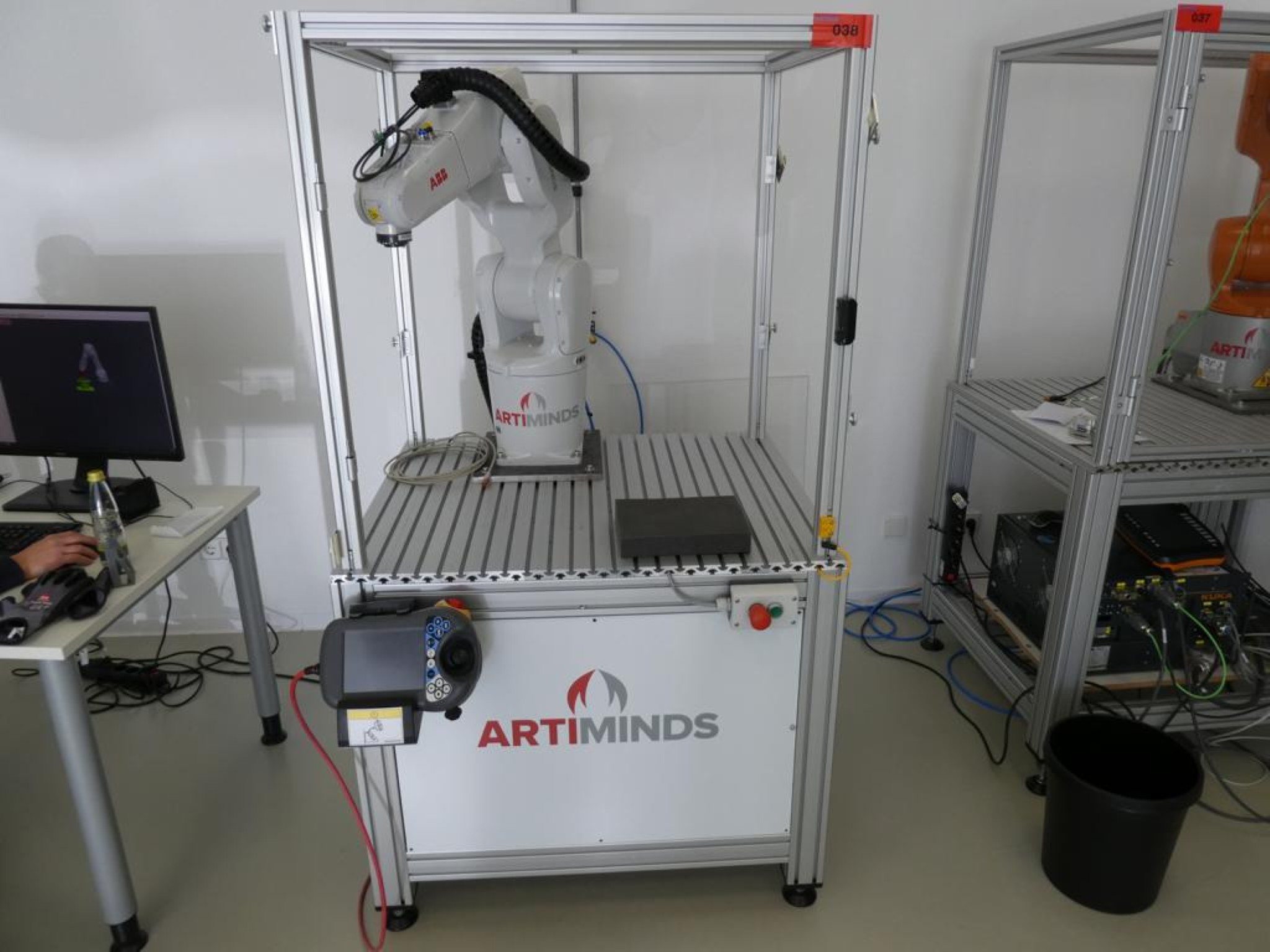 Lightweight robots, universal robots, camera systems (Auction) | NetBid ...